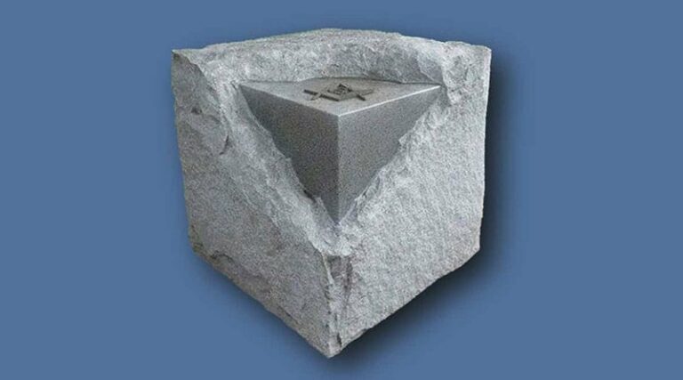 L’ÉNIGME DE LA PIERRE CUBIQUE POINTUE – GADLU.INFO – BLOG SUR LA FRANC ...
